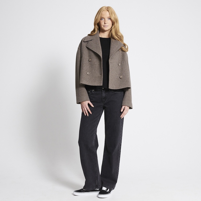 Ulkoiluvaatteet naiset- pitkät takit, toppatakit, tekoturkistakit